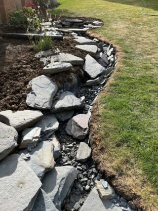 How to build a garden stream - GardenAdvice.co.uk