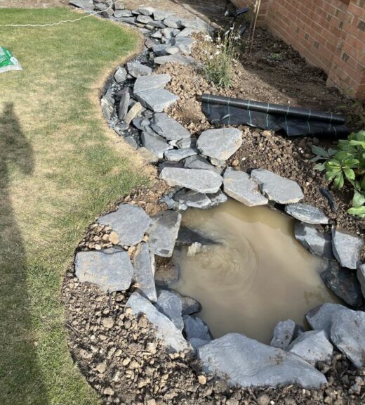 How to build a garden stream - GardenAdvice.co.uk
