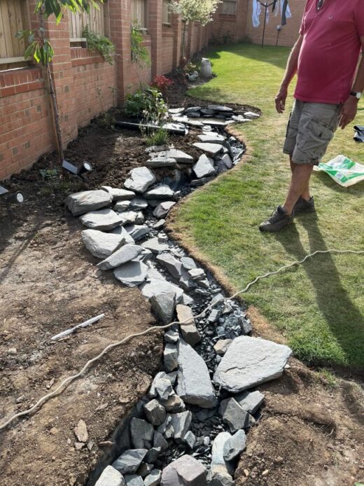 How to build a garden stream - GardenAdvice.co.uk